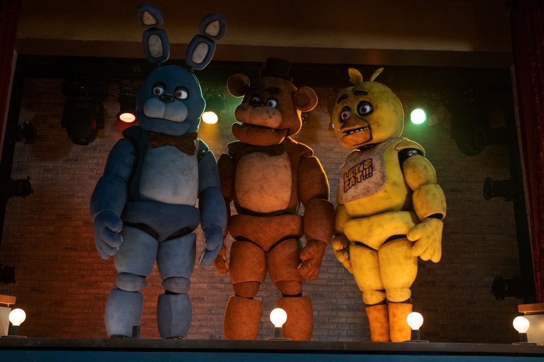 How they made those Five Nights in Freddy's robots .....